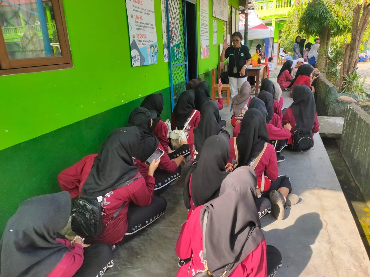 Skrining Hemoglobin dan Pembagian Tablet Tambah Darah di SMK 1 Swadipa ...